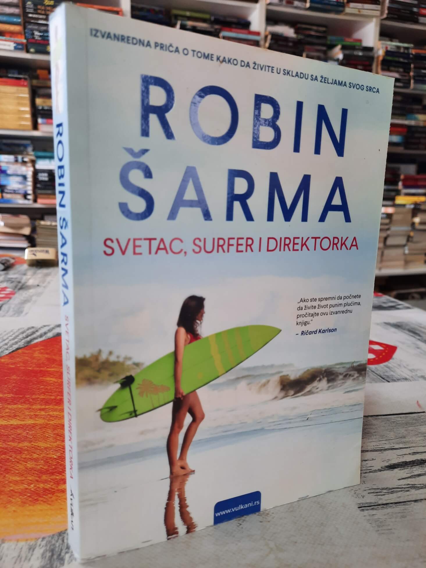 Svetac surfer i direktorka – Robin Šarma – Knjižara Demago