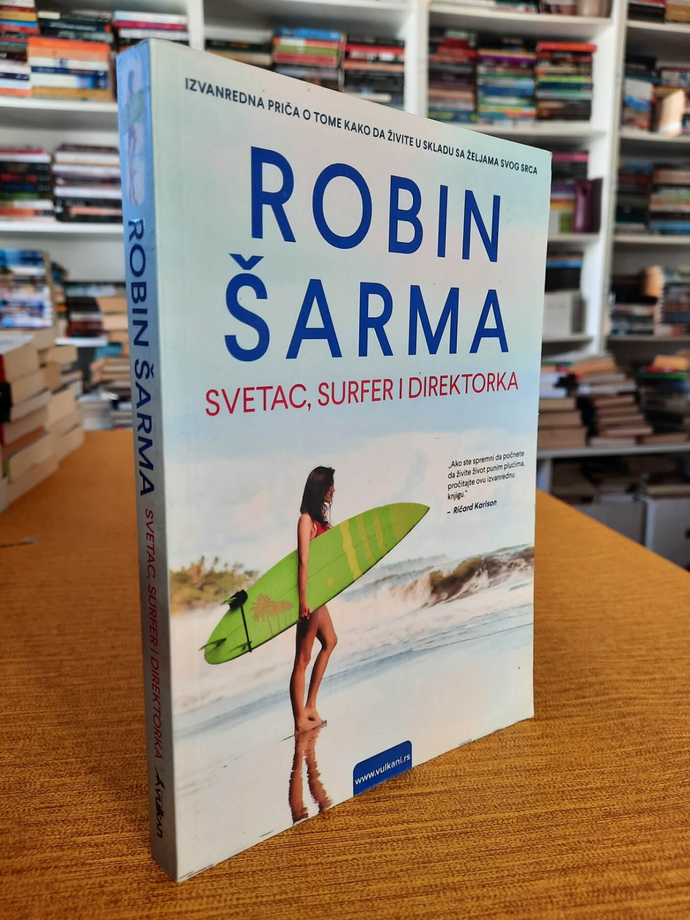 Svetac surfer i direktorka – Robin Šarma – Knjižara Demago