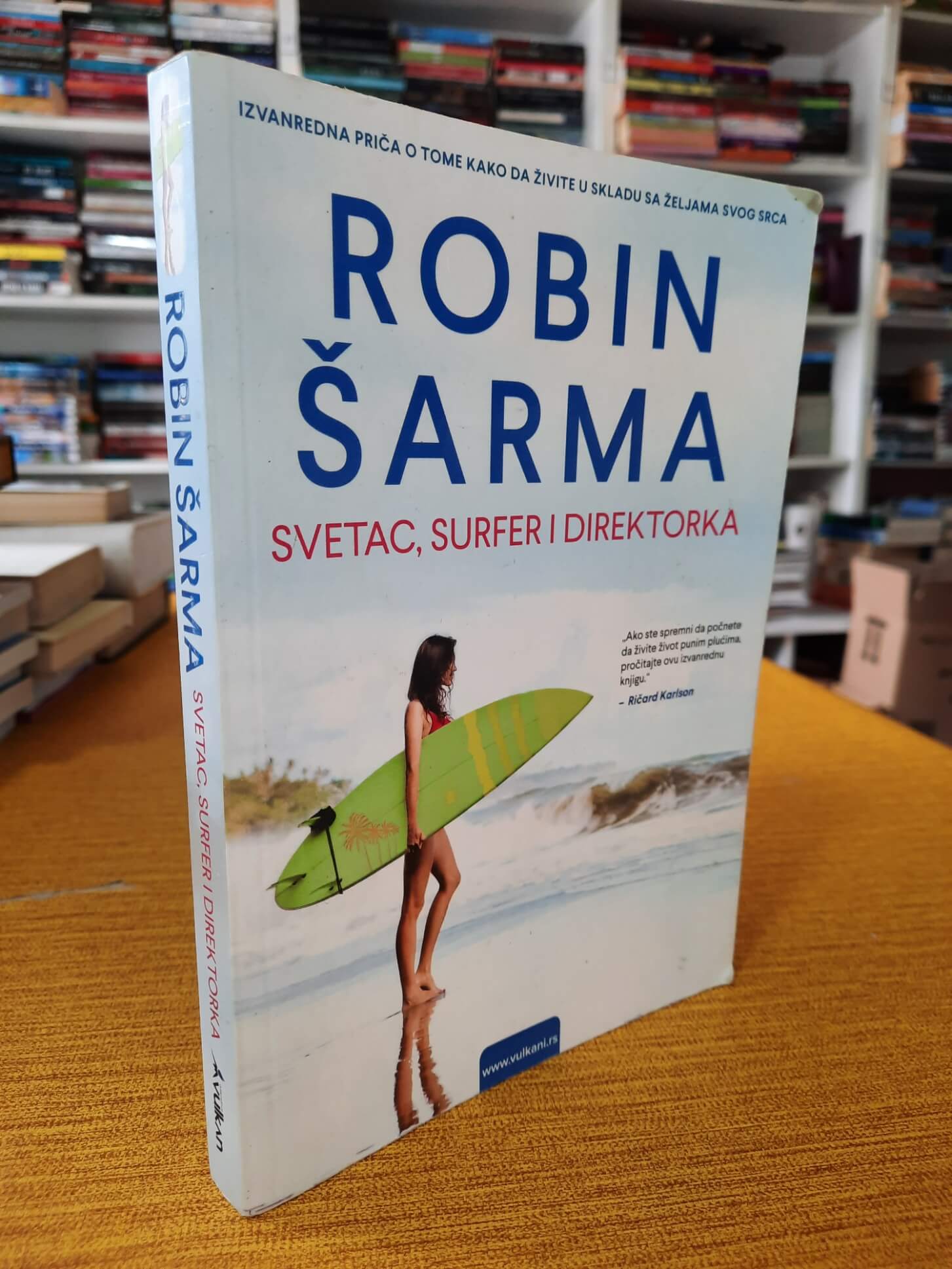Svetac surfer i direktorka – Robin Šarma – Knjižara Demago