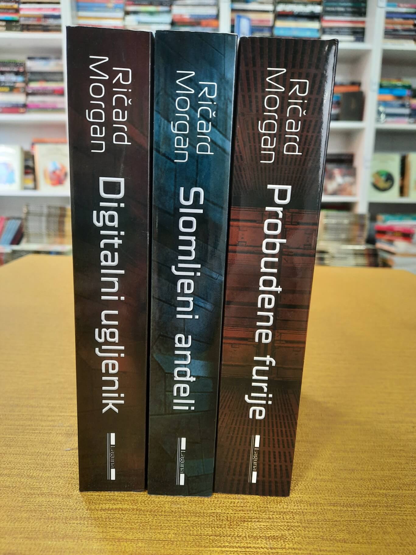 Digitalni Ugljenik 1 - 3 Ričard Morgan – | Knjižara Demago